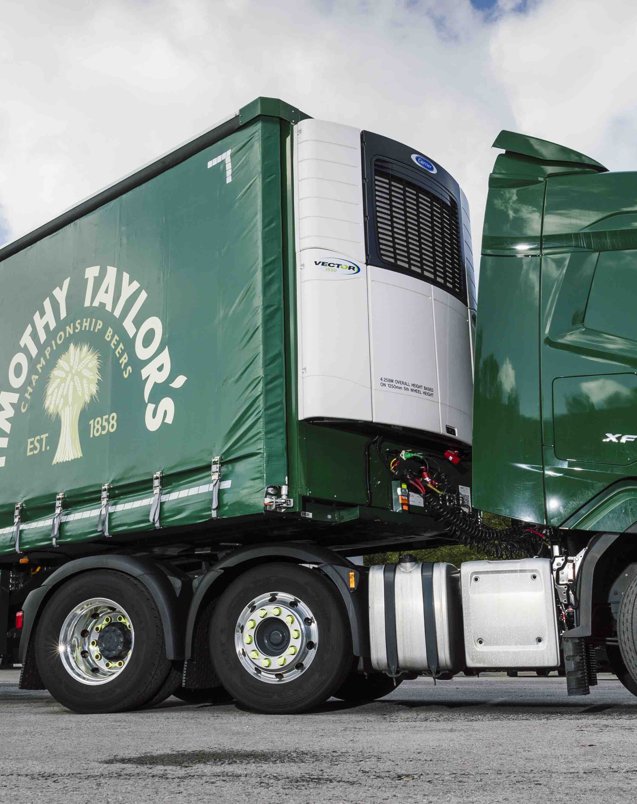 Timothy Taylor’s takes two more Carrier-cooled curtainsiders ...